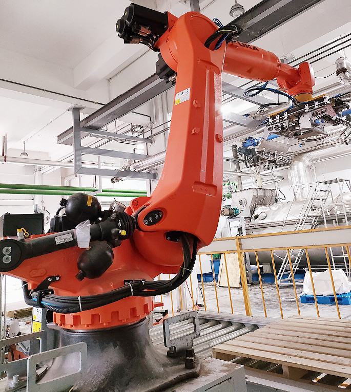 5 Axis Robotic Arm Pick And Place Robot Definition With Kuka Kr180